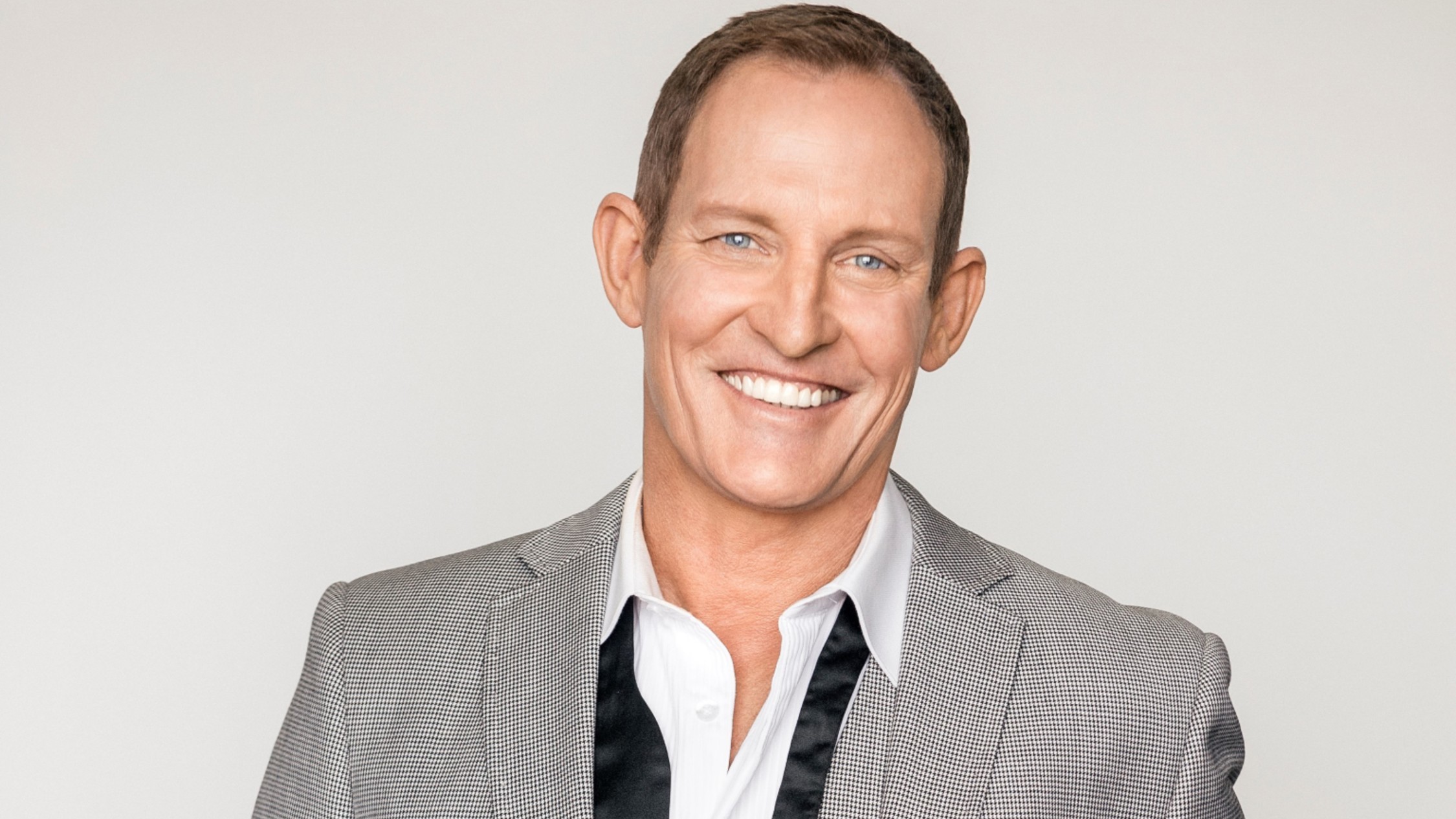 Musical star Todd McKenney is ready to dazzle at the Riverside