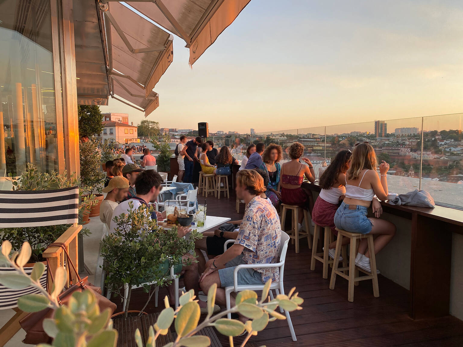 Best Rooftop Bars in Porto – Top Terraces for Drinks & Views