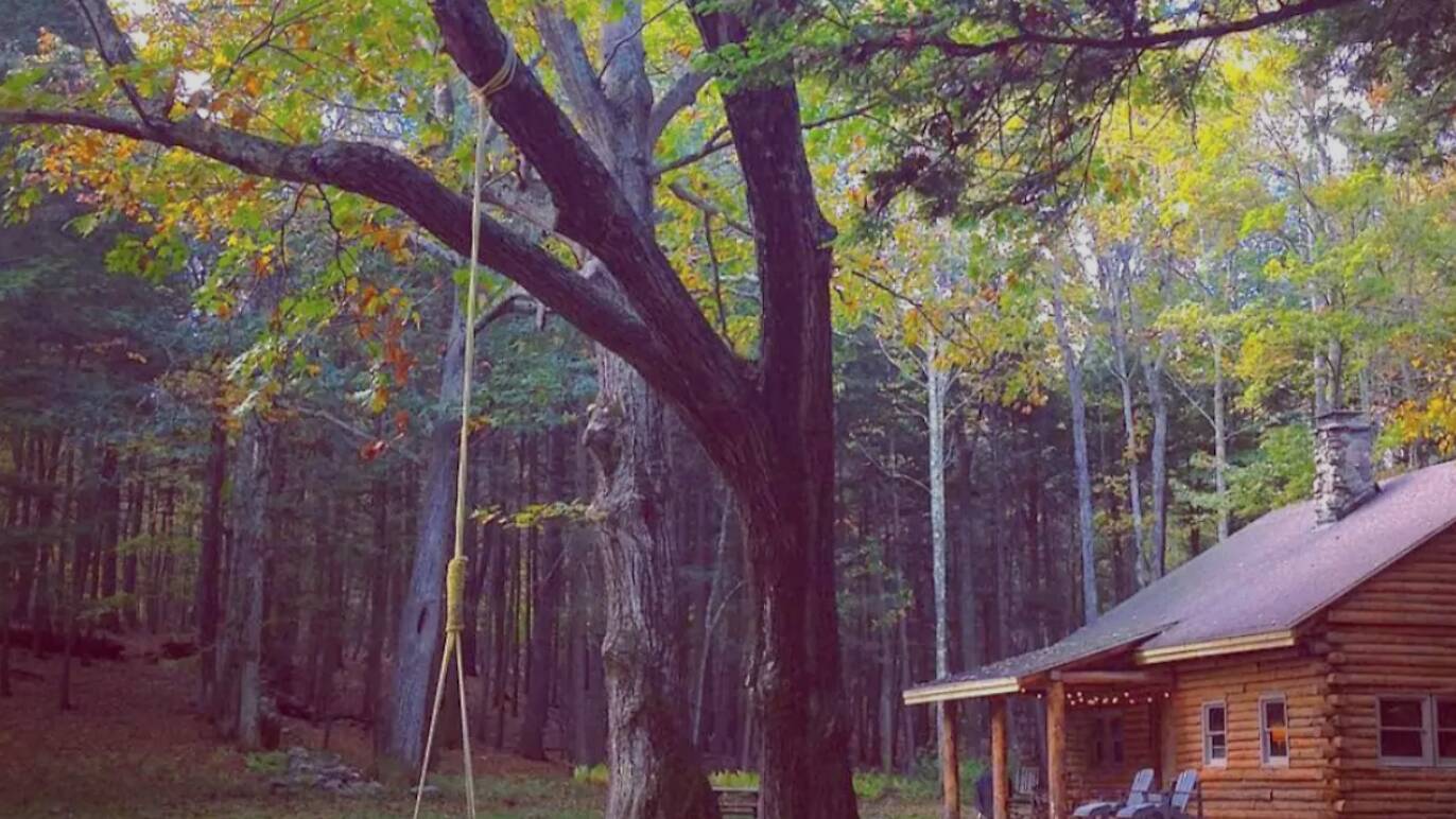 The 16 Coziest Airbnb Cabin Rentals in the U.S.