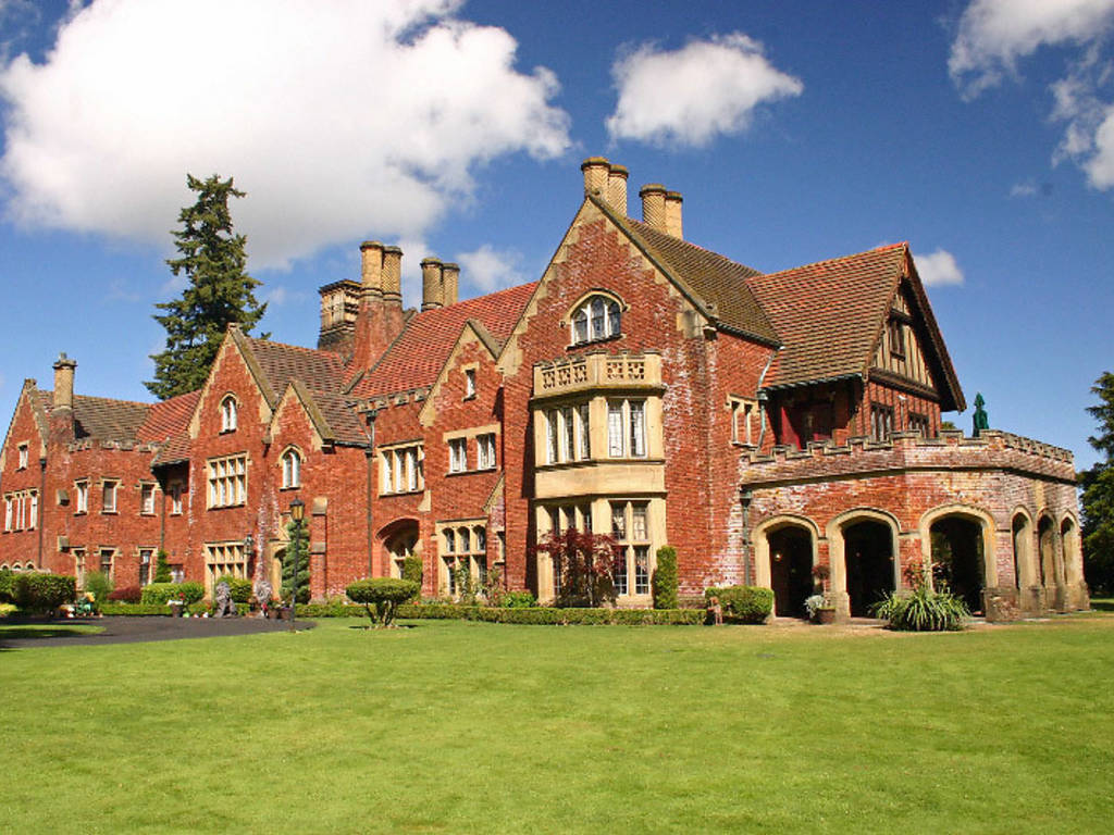 22 Beautiful Castles in America to Feel Like You're in Europe