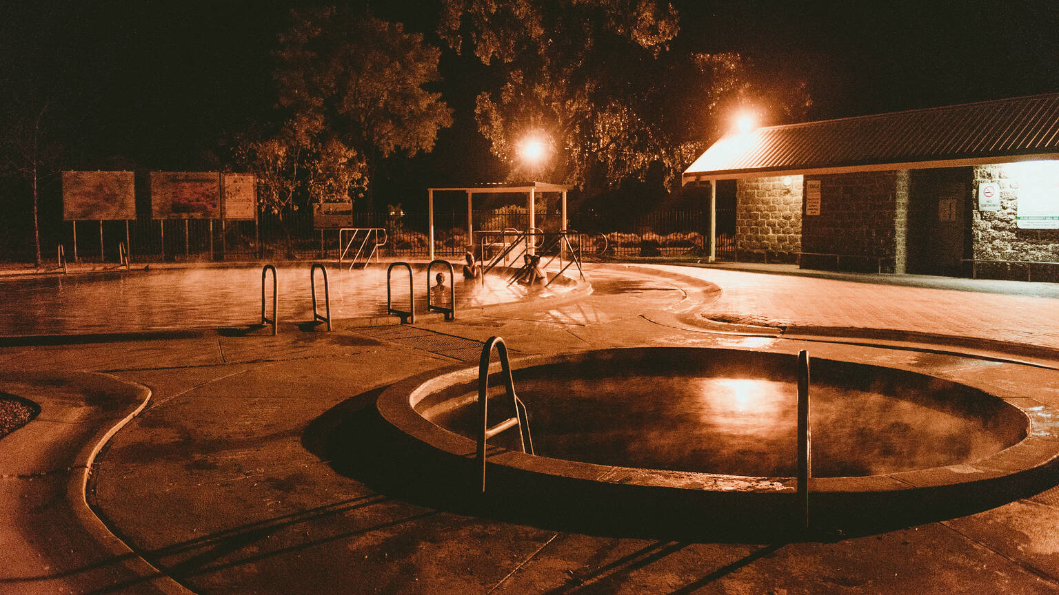Lightning Ridge Bore Baths | Travel in Sydney