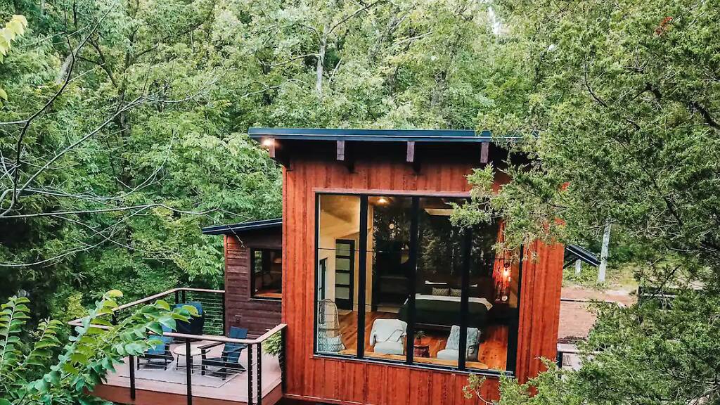 13 Amazing Treehouse Airbnbs near Chicago for 2025