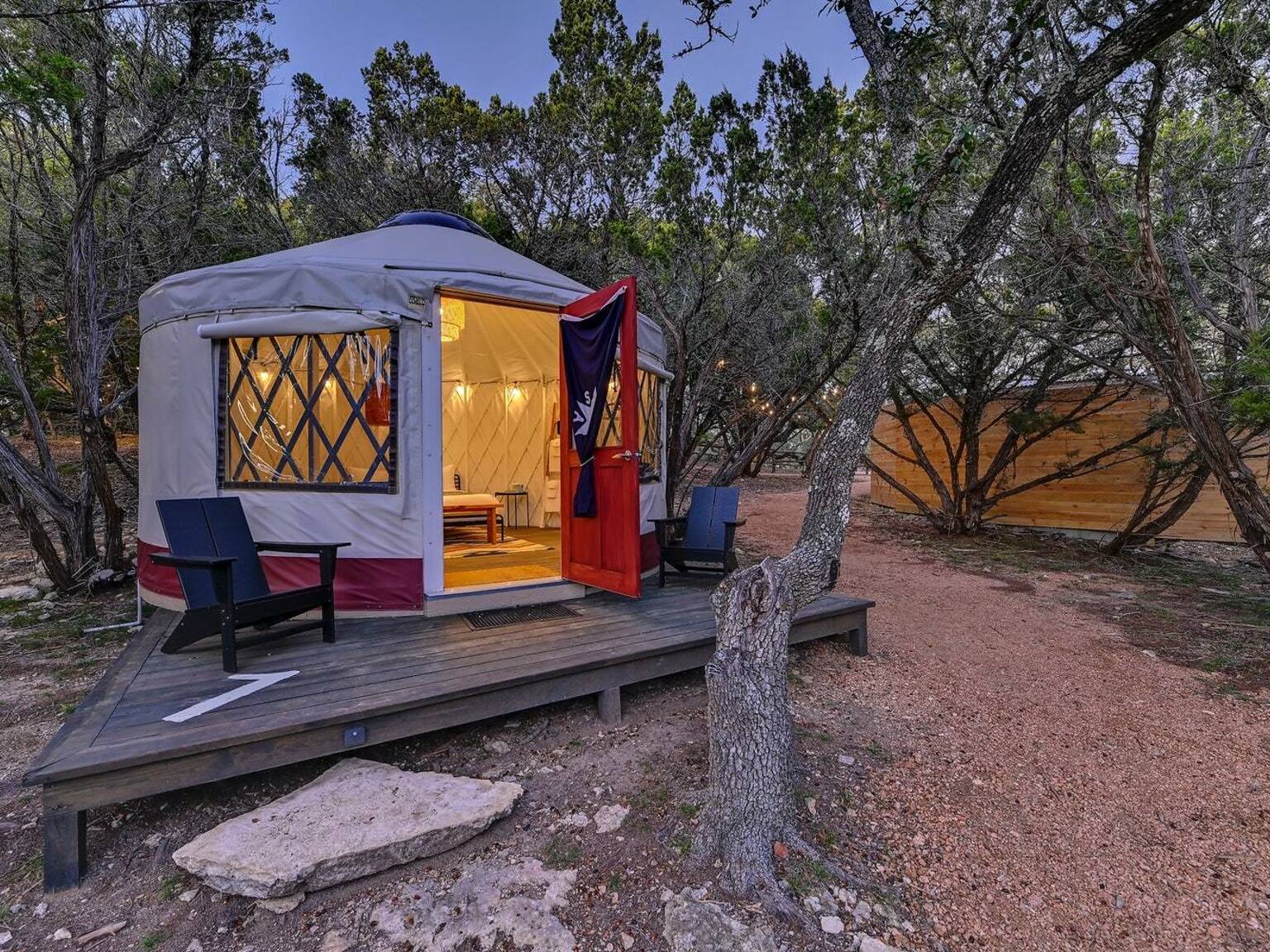 18 Best Glamping Spots in the USA For A Luxury Outdoor Stay