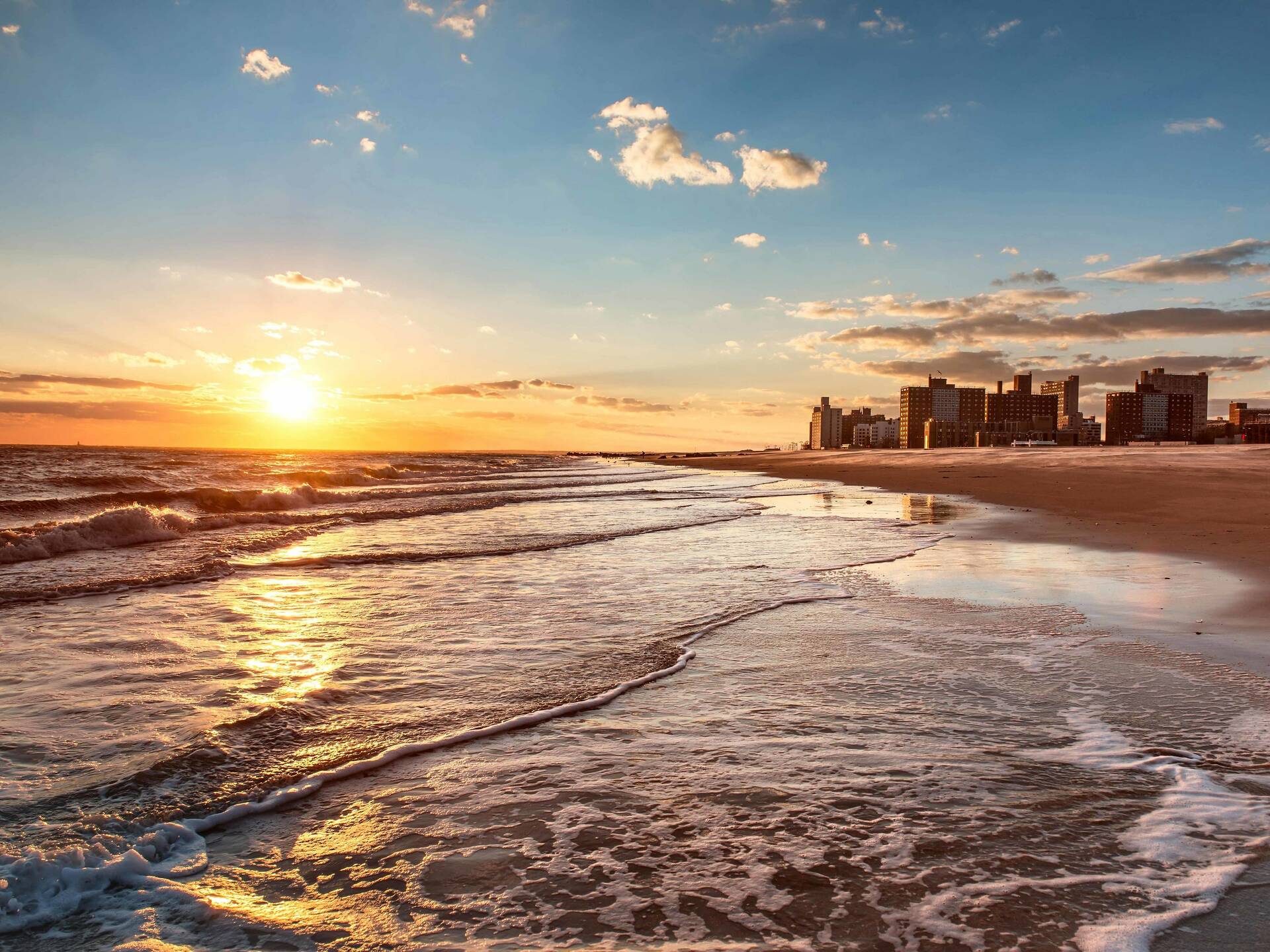 17 Best Beaches Near NYC to Visit Now For Fun In The Sun