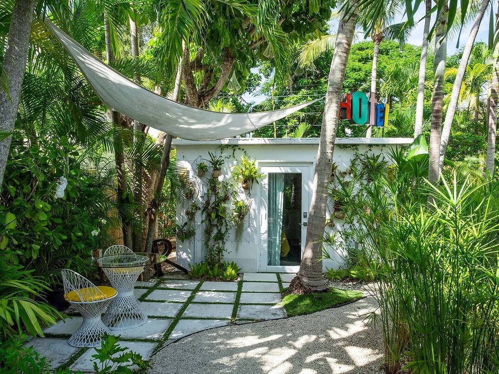 11 Best Airbnbs in Miami for Peak Relaxation and Party Vibes