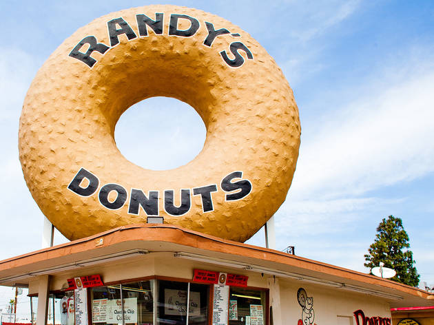 Randy’s Donuts expands to Pasadena with an entire day of free doughnuts