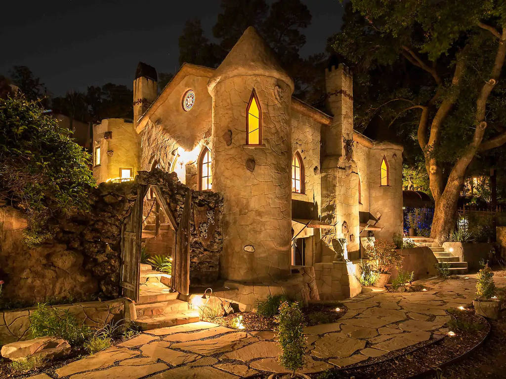 5 Castle Rentals in Los Angeles for a Fairy Tale-Like Stay