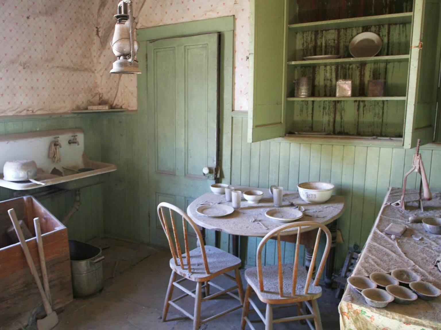 18 Eerie Ghost Towns in America You Can Still Visit Today