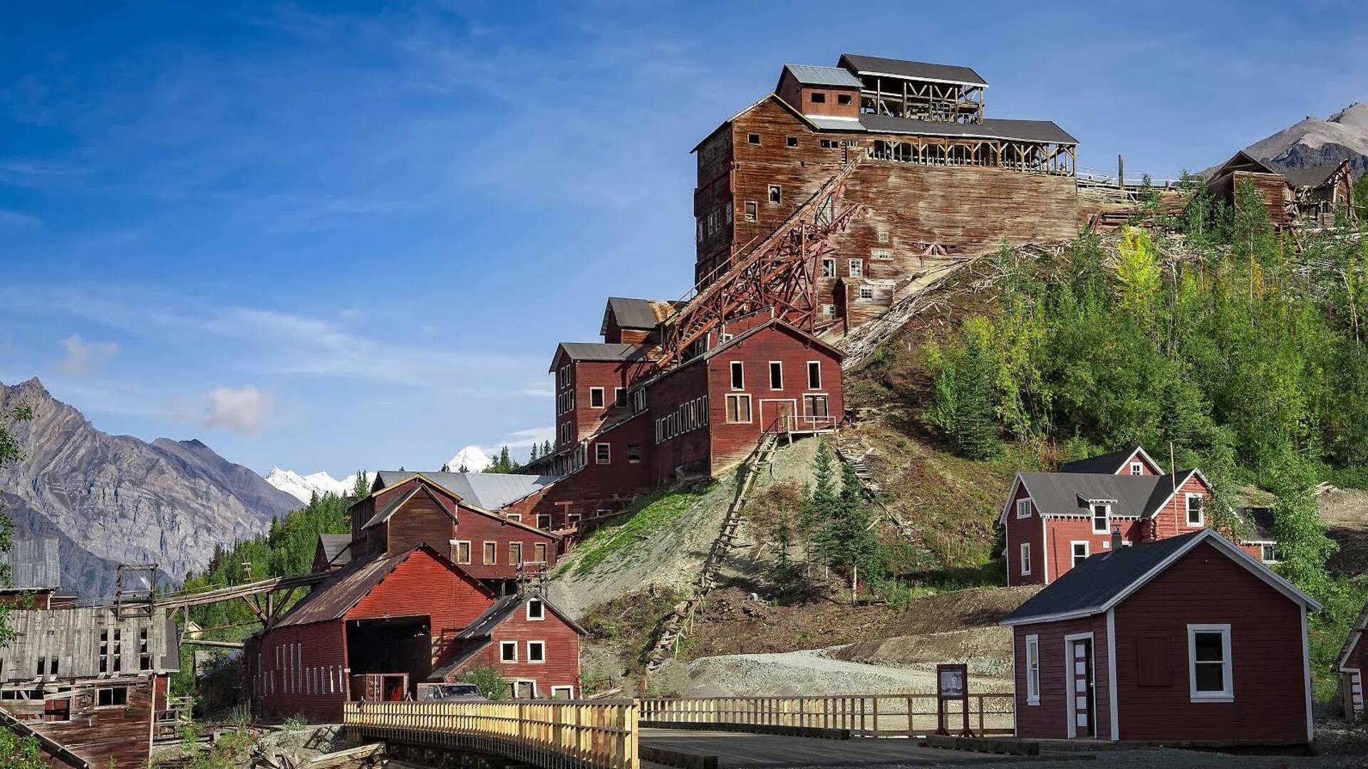 Check Out These 16 Creepy Ghost Towns You Can Visit If You Dare