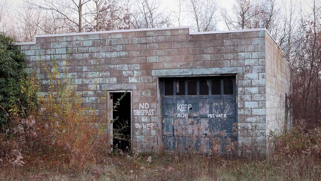 18 Eerie Ghost Towns in America You Can Still Visit Today