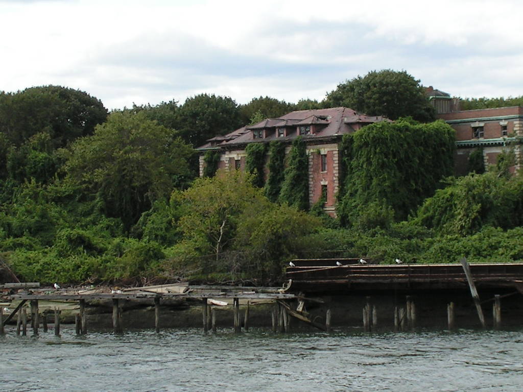10 Spookiest Places in NYC to Visit this Halloween