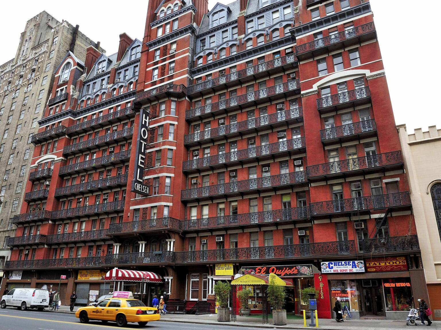 21 Most Haunted Places in New York, From Theaters To Bars