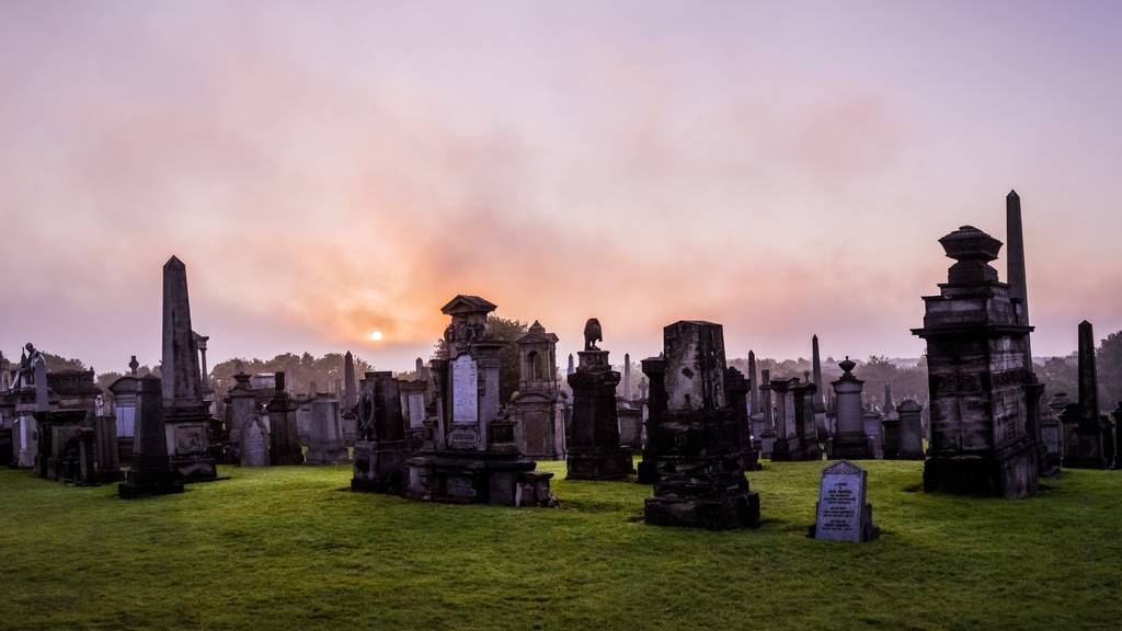 5 Eerily Beautiful Graveyards & Cemeteries to Visit in the UK