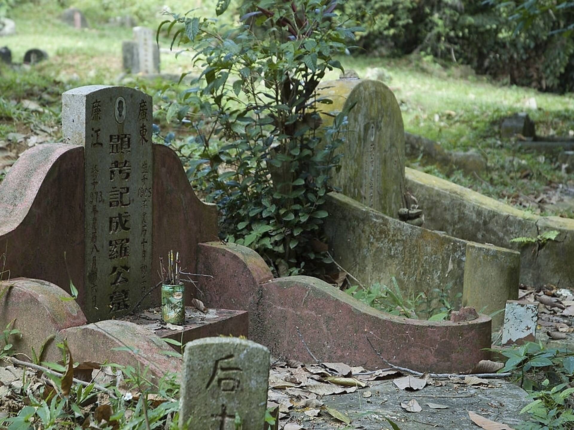 9 Heritage Cemeteries in Singapore To Visit