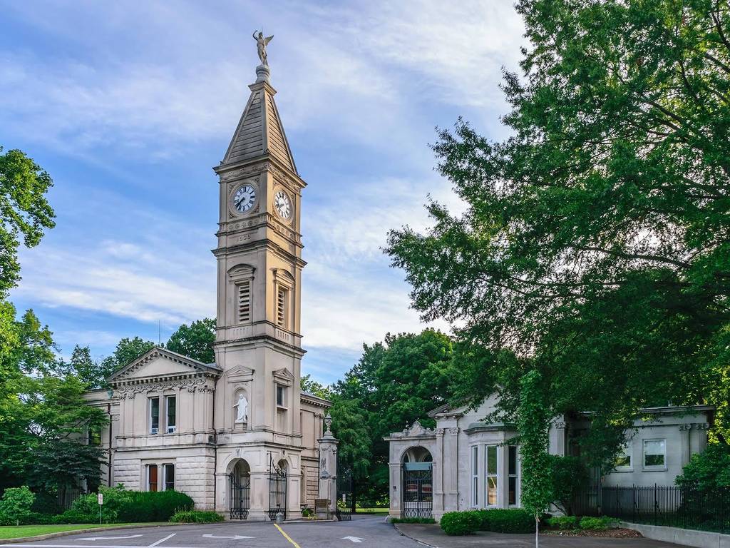 19 Most Beautiful Cemeteries in the U.S. to Visit Year Round