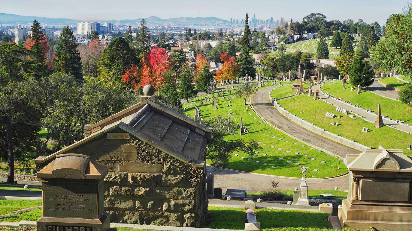 19 Most Beautiful Cemeteries in the U.S. to Visit Year Round