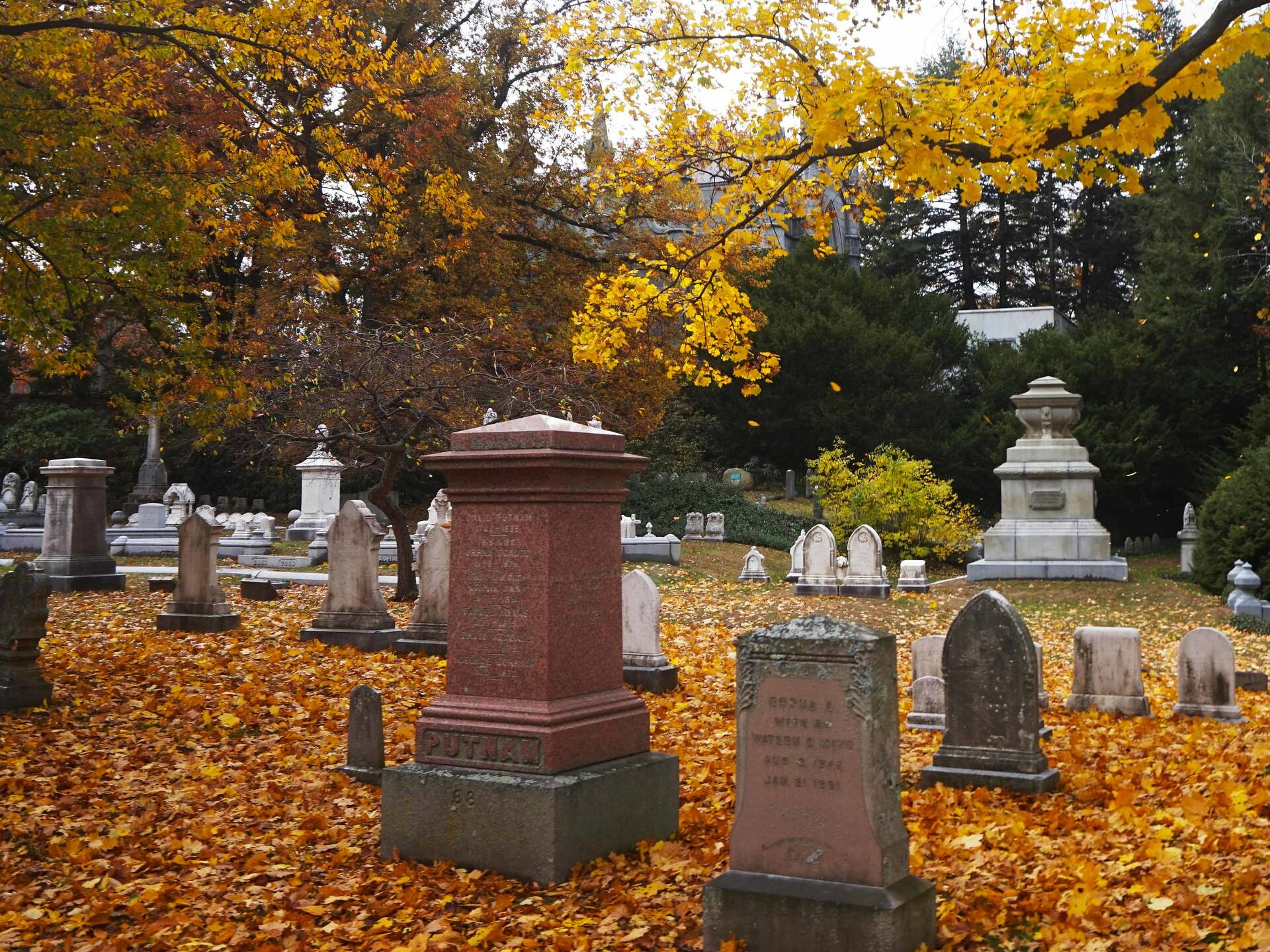 19 Most Beautiful Cemeteries in the U.S. to Visit Year Round
