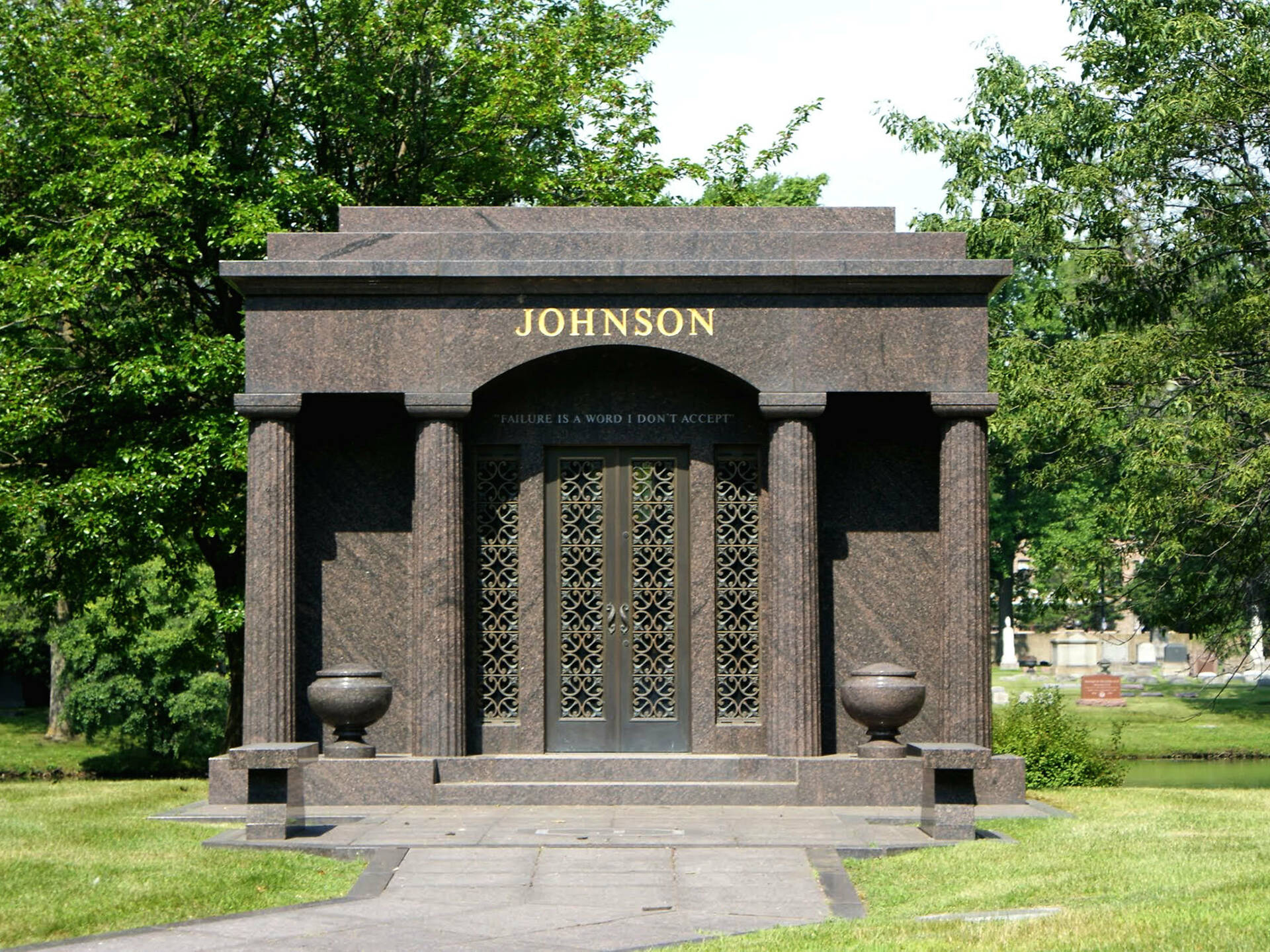 9 Beautiful Cemeteries in Chicago You Should Visit