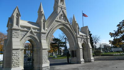 9 Beautiful Cemeteries in Chicago You Should Visit