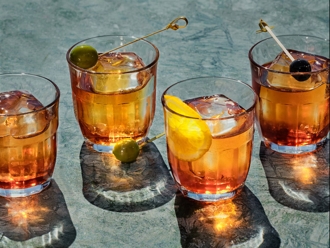 19 Best Happy Hour Deals in Singapore For Cheap Drinks