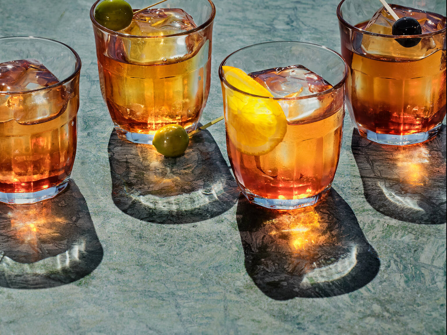 19 Best Happy Hour Deals in Singapore For Cheap Drinks