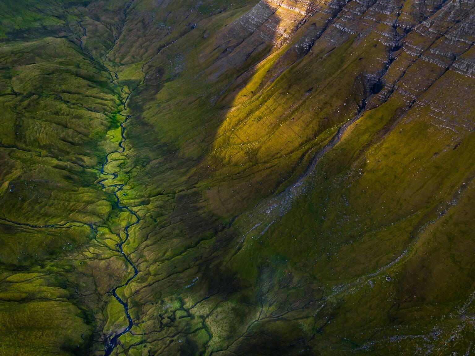 Amazing Photos of the Faroe Islands’ Stunning Landscapes From Above