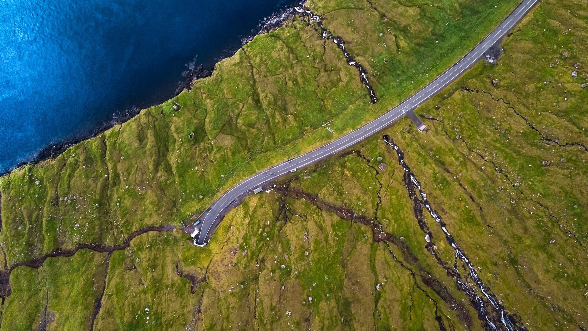 Amazing Photos of the Faroe Islands’ Stunning Landscapes From Above