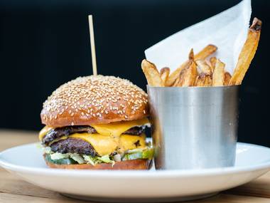 15 Best Burgers in Miami, From Smash Patties to Juicy Fritas and More