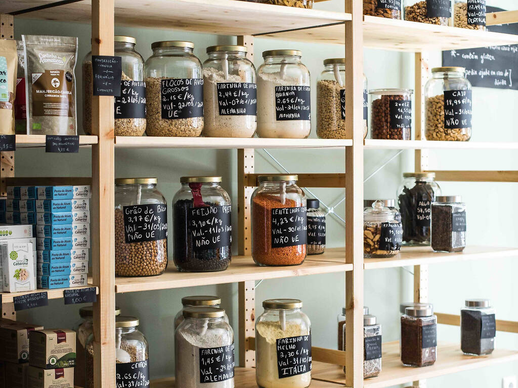 Novas e tradicionais: 11 lojas para comprar a granel no Porto