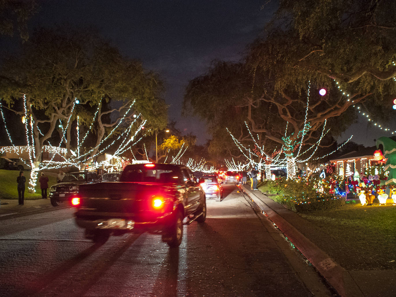 18 Best Places to See Christmas Lights in Los Angeles