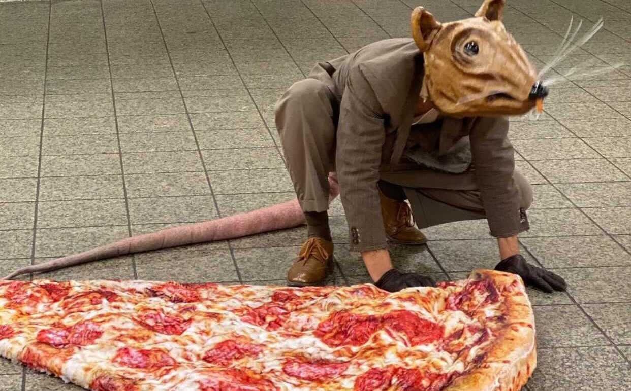 Human Pizza Rat appears in NYC subway