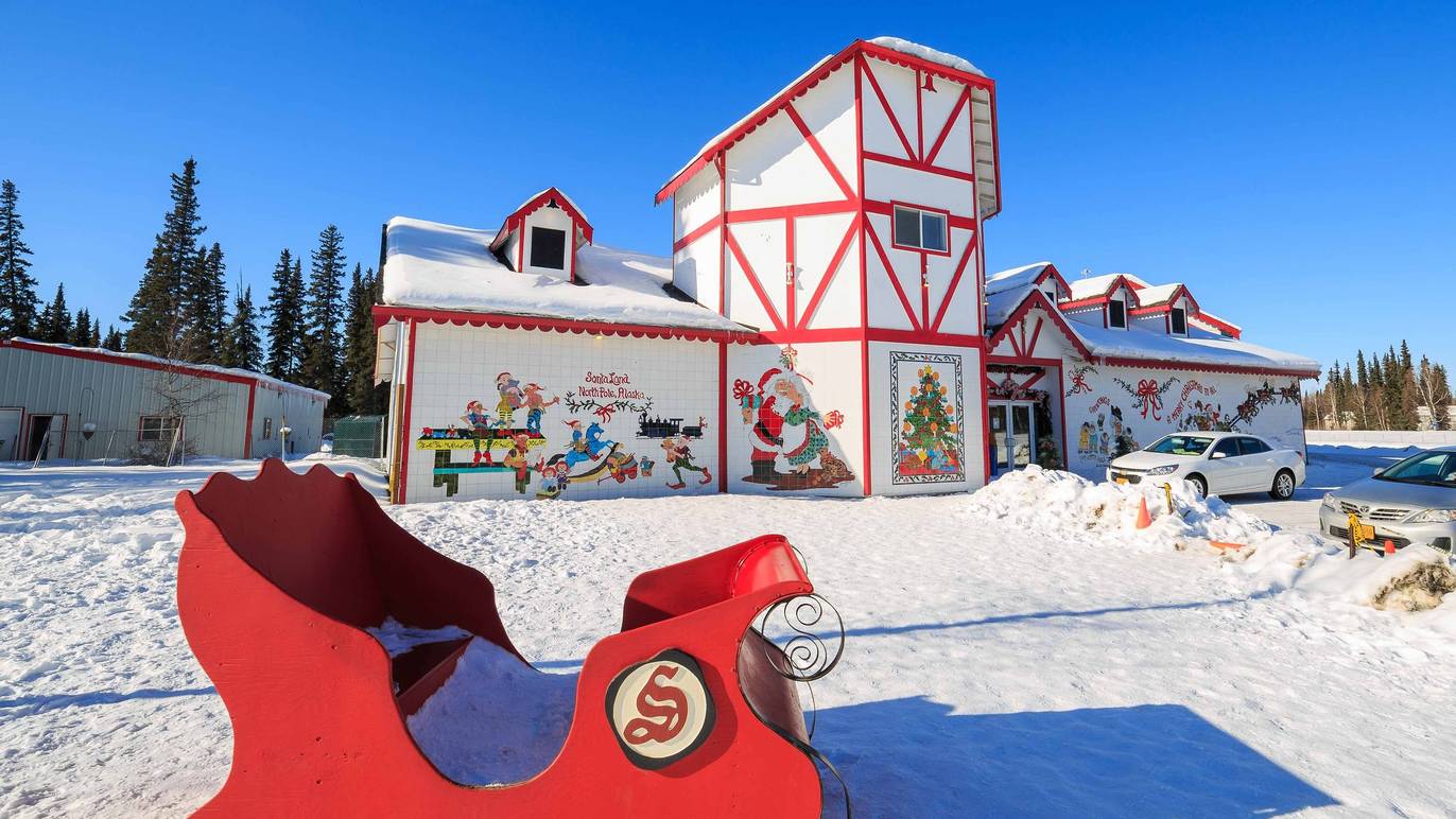 18 Best Christmas Cities in the USA to Visit for the Holidays