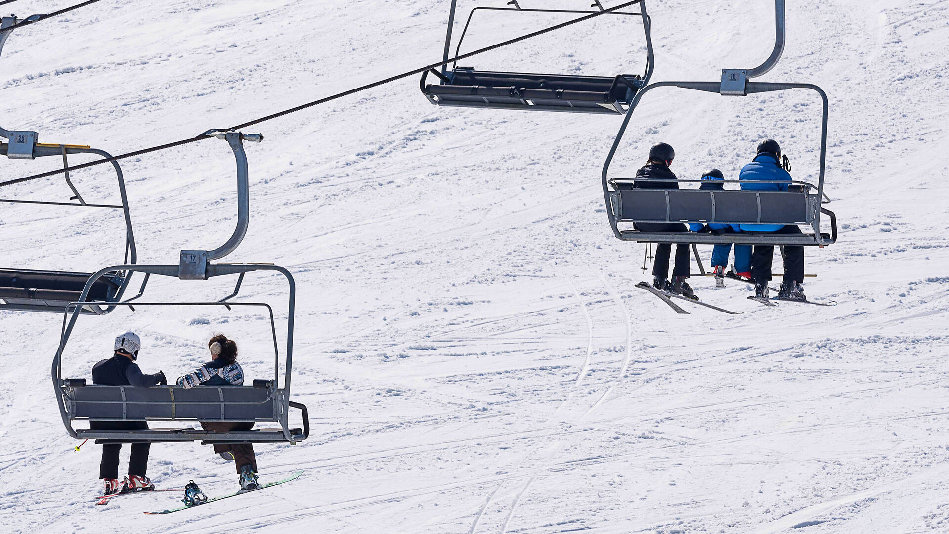 17 Best Ski and Snowboard Resorts Near Chicago To Visit This Winter