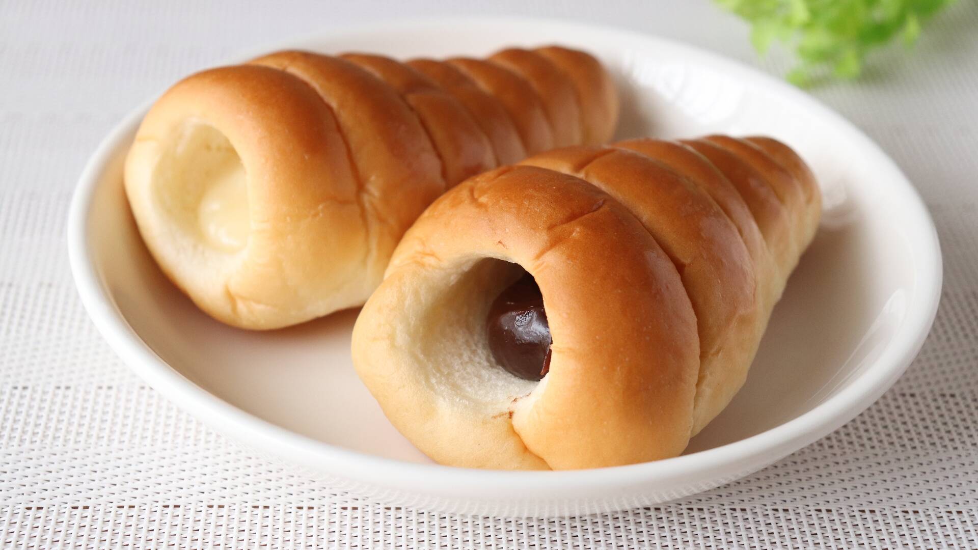 10 Japanese breads you have to try: truffle roll, curry bun, melonpan ...