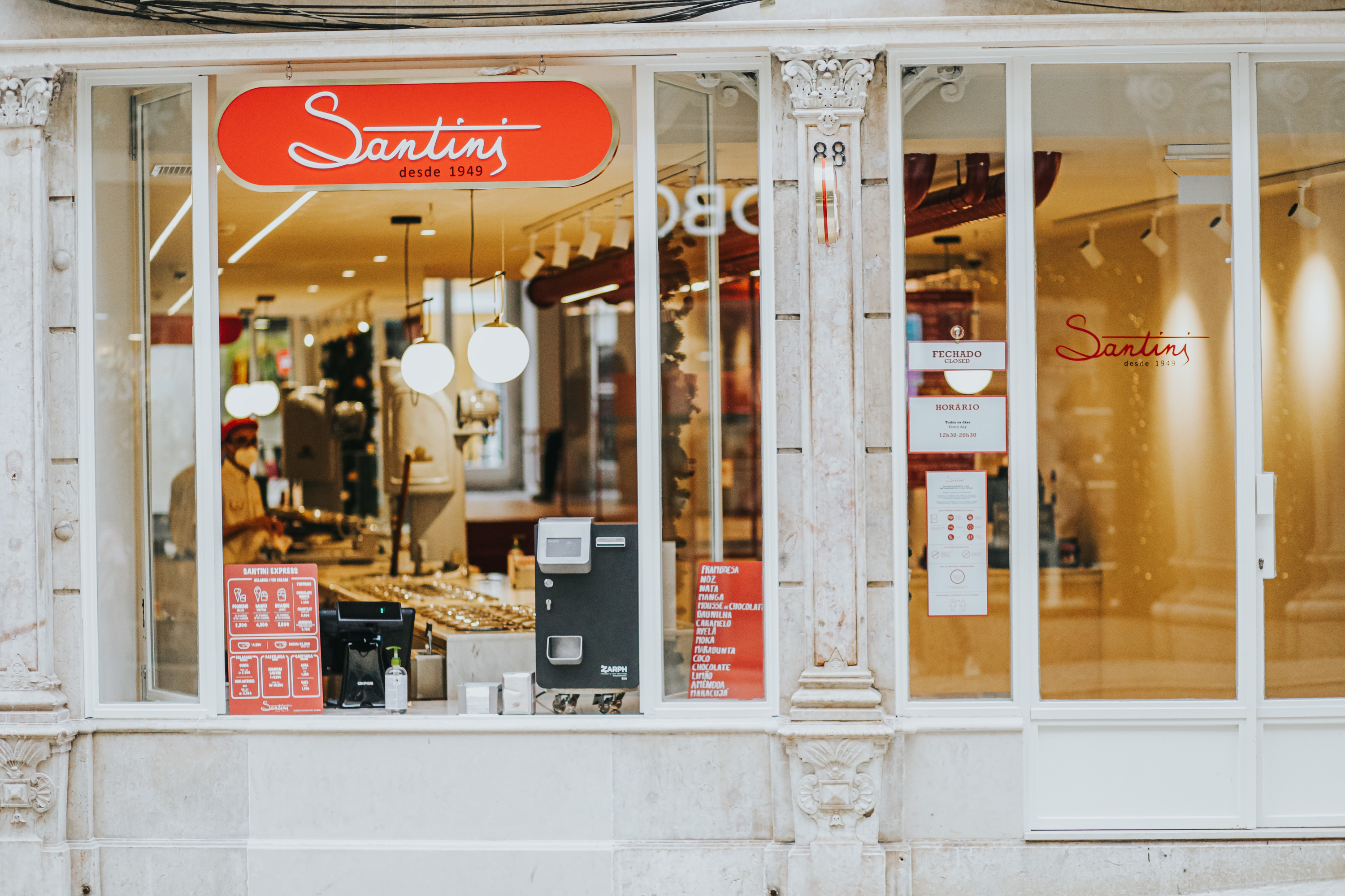 Santini regressa ao Chiado com nova morada e produção de cones ao vivo