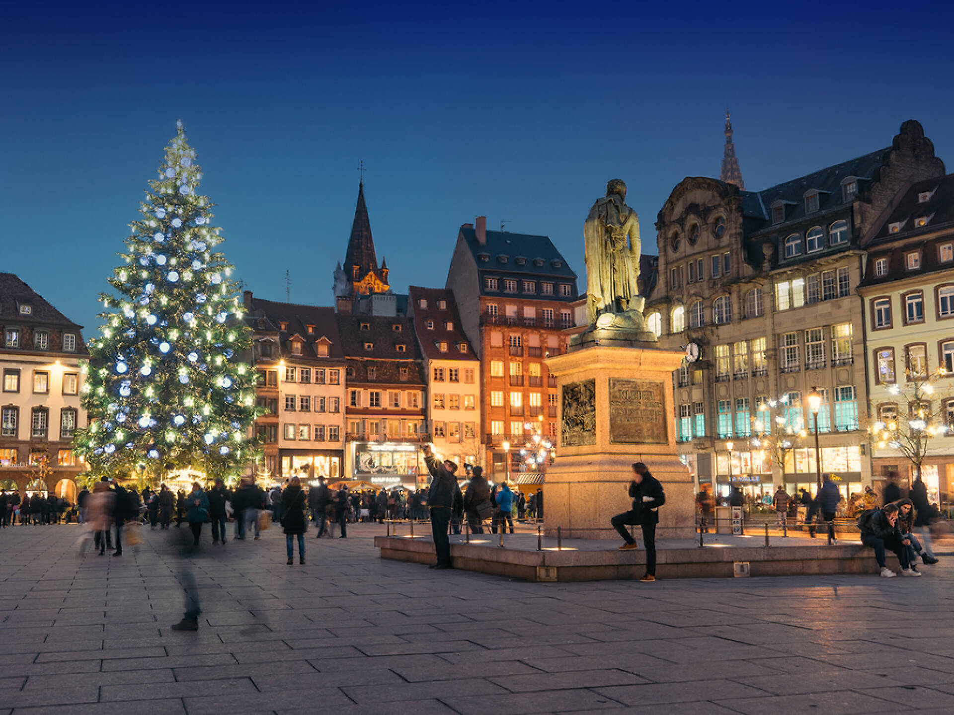 10 Most Beautiful and Iconic Christmas Trees in the World