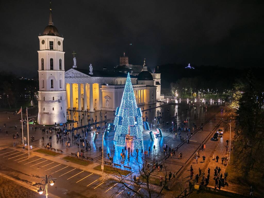 11 Most Beautiful and Iconic Christmas Trees in the World