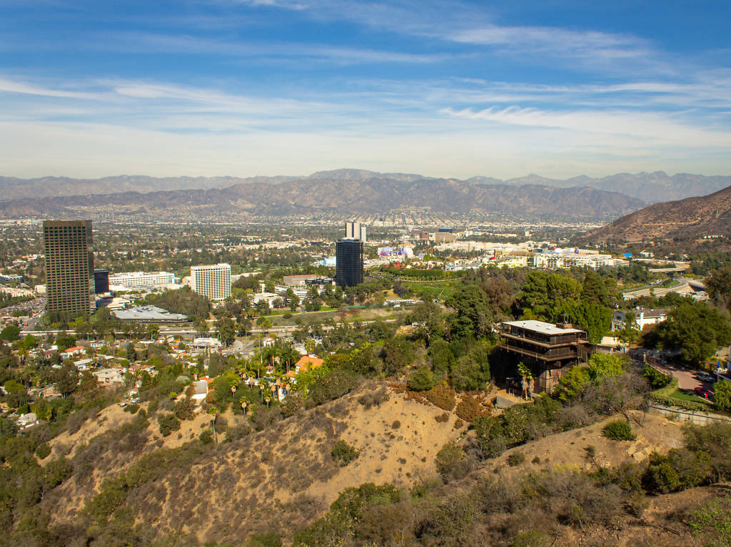 7 Best Scenic Drives in Los Angeles, From the Mountains to the Beach