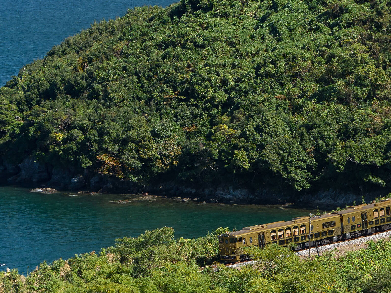 Hop on these 8 amazing novelty trains in Japan