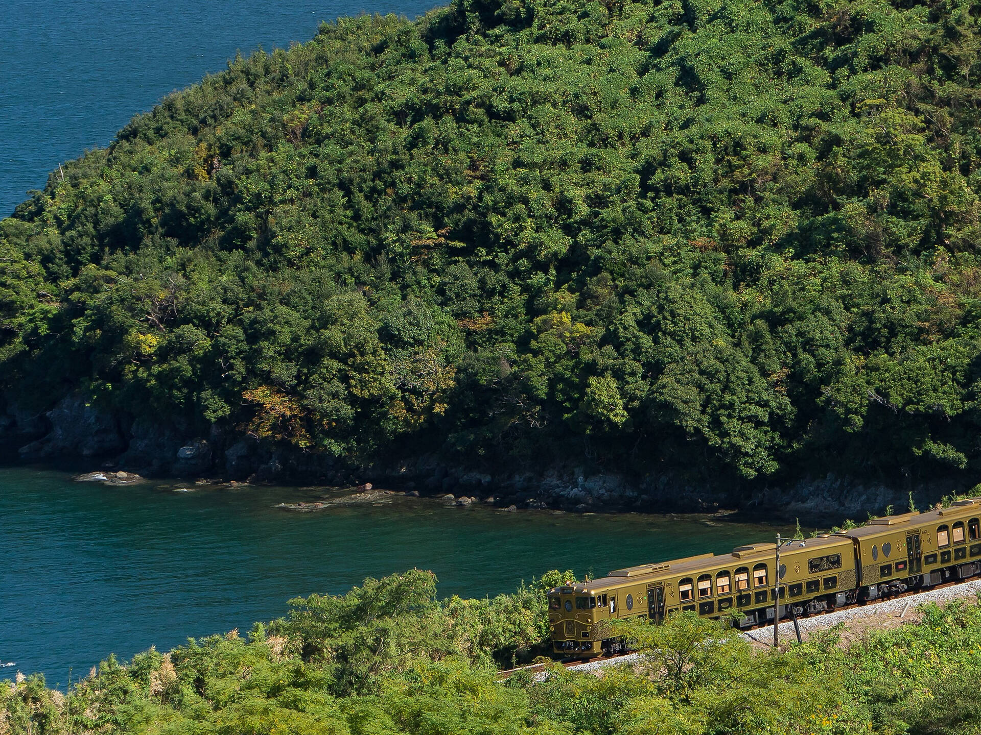 Hop on these 8 amazing novelty trains in Japan