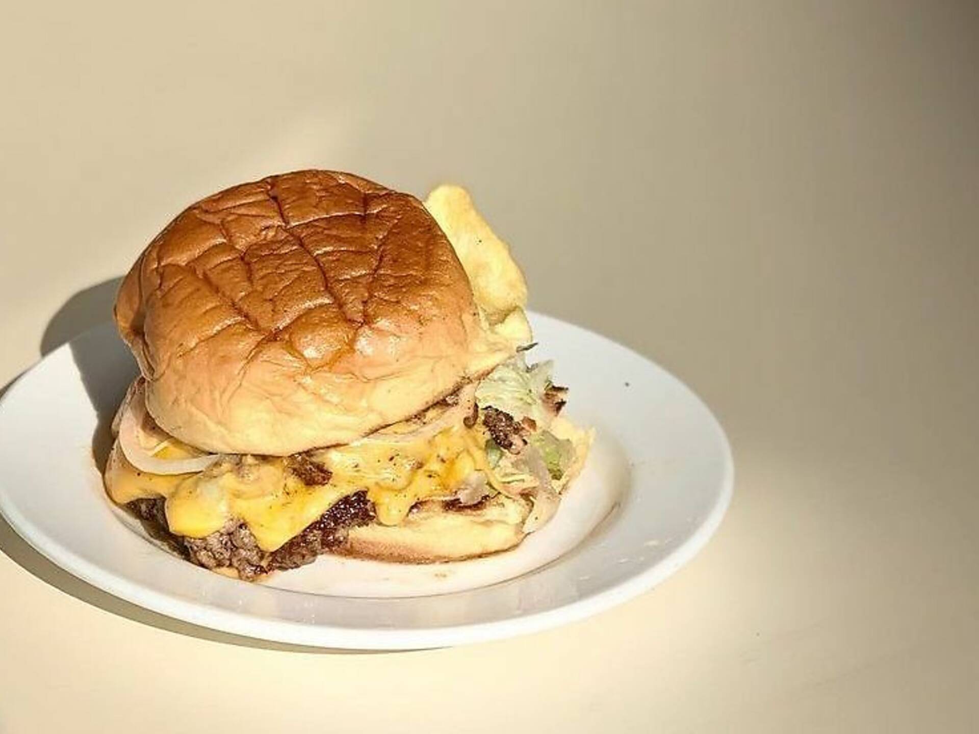 Les 11 meilleures adresses où dévorer un burger à Paris