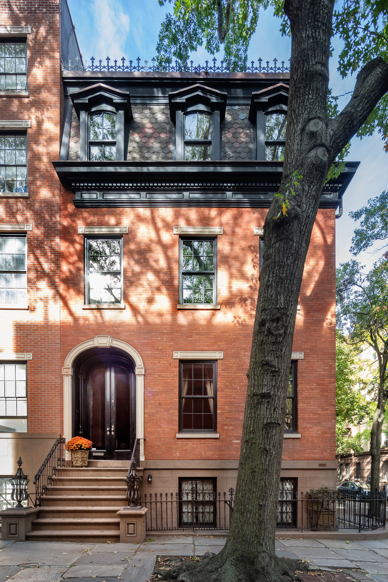See inside that famous 'Moonstruck' townhouse in Brooklyn Heights