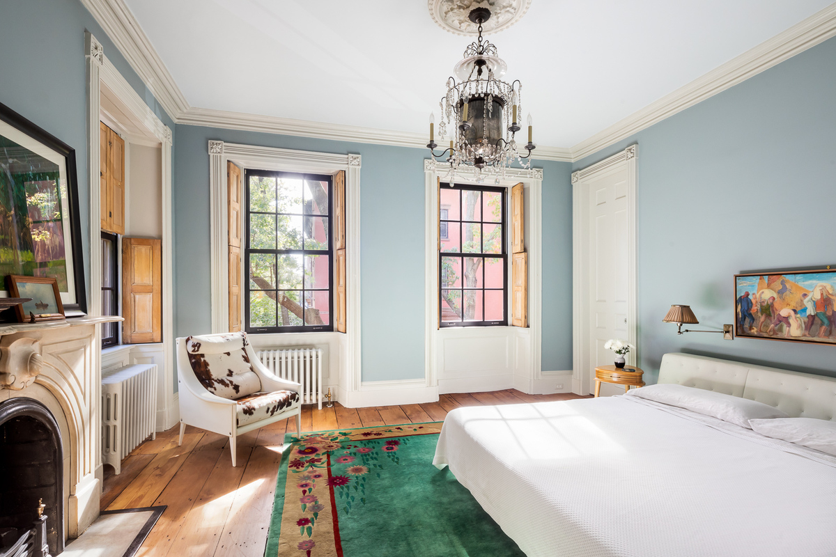 See inside that famous 'Moonstruck' townhouse in Brooklyn Heights