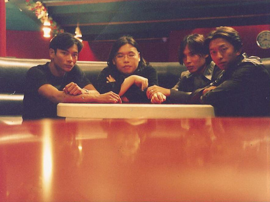 The Best Nostalgic 90s Hits For A Feel Good Monday