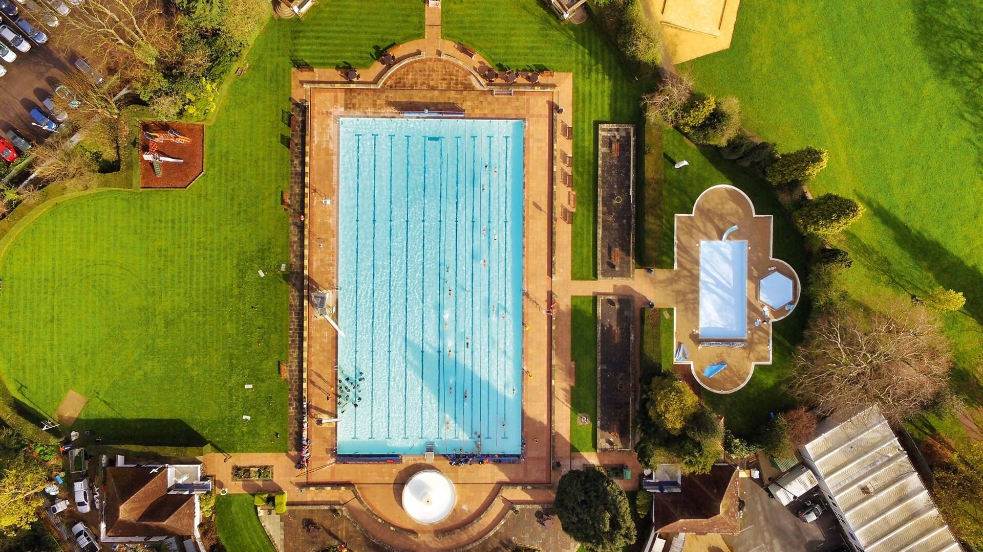 7 Best Outdoor Swimming Pools Around the World