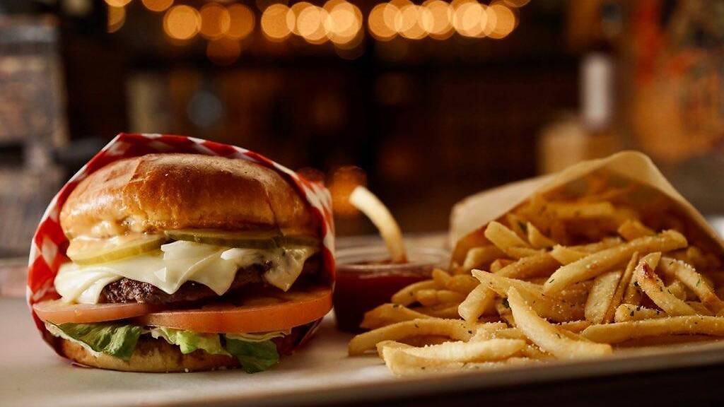 20 Best Burgers in Chicago That You Can Sink Your Teeth Into