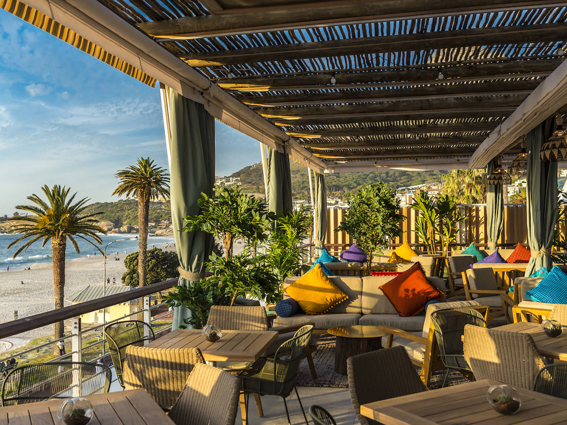 20 Best Rooftop Bars in the World For Drinks With Stunning Views For 2025