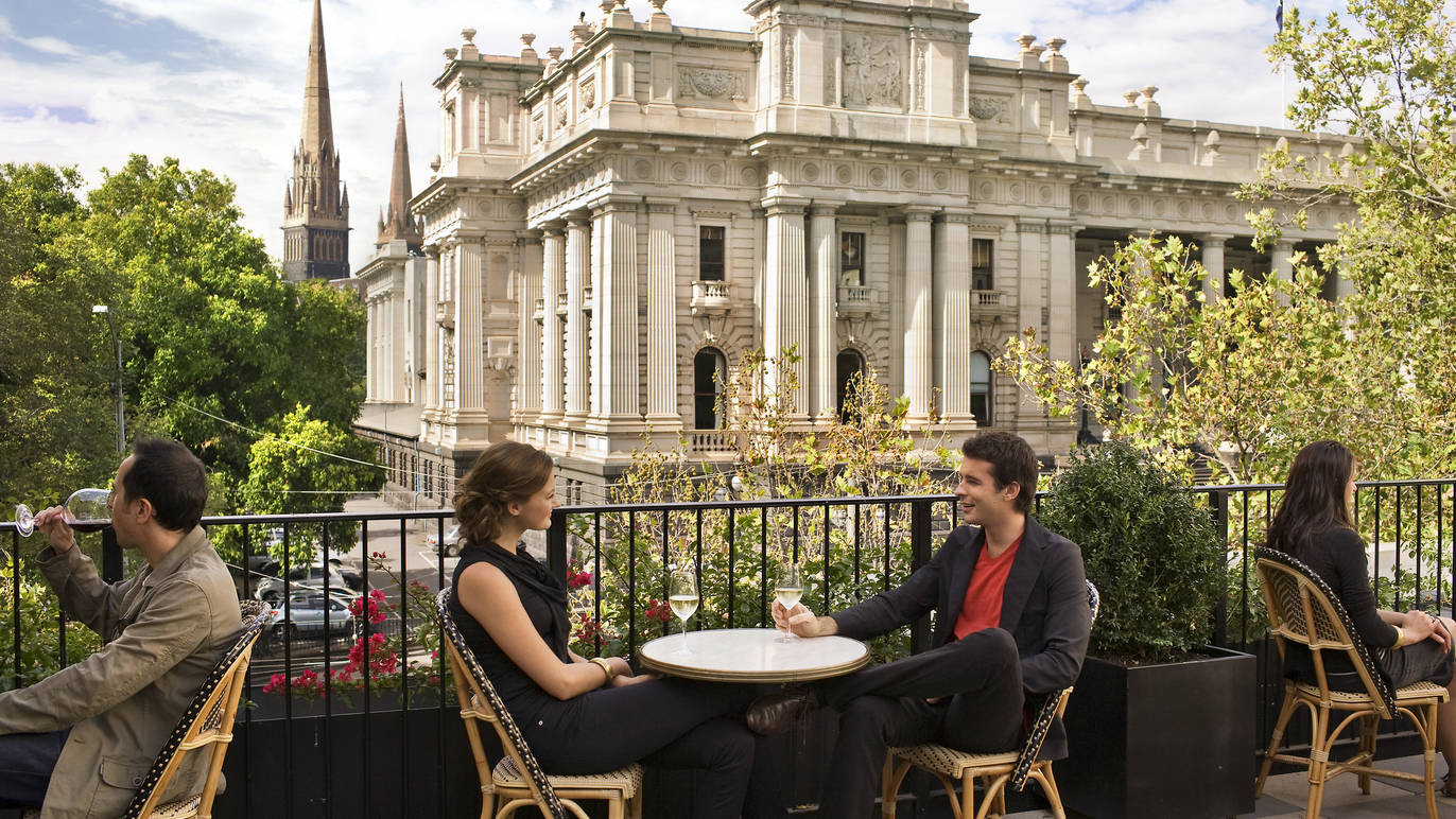 20 Best Rooftop Bars in the World For Drinks With Stunning Views For 2025