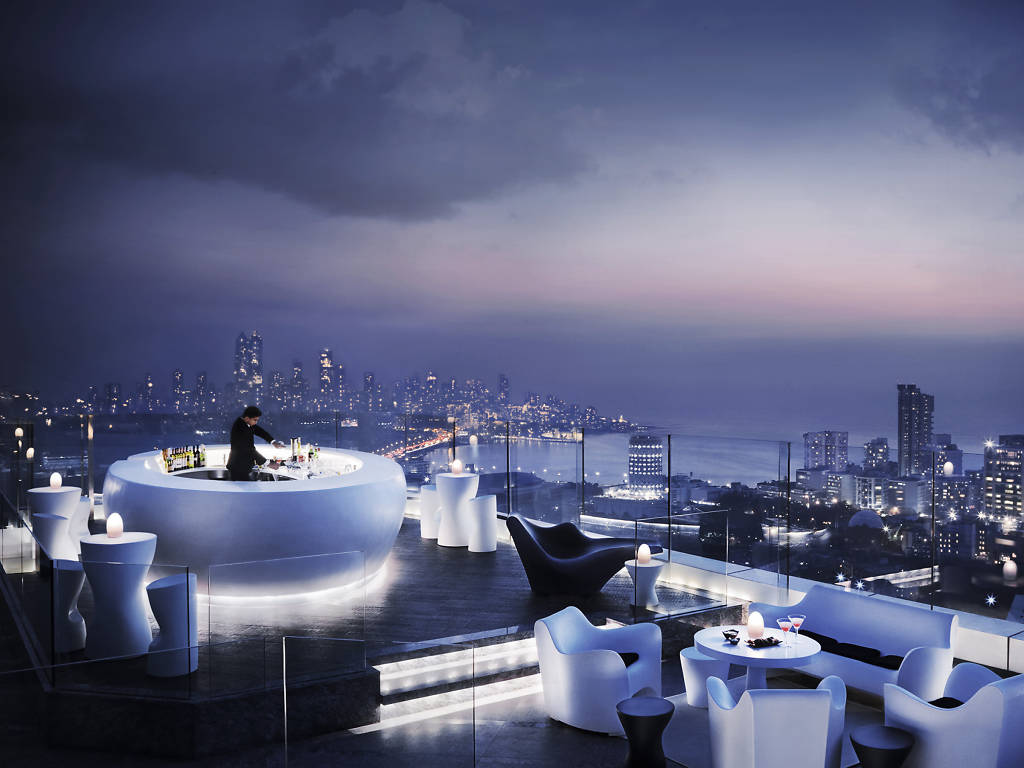 20 Best Rooftop Bars in the World For Drinks With Stunning Views For 2025