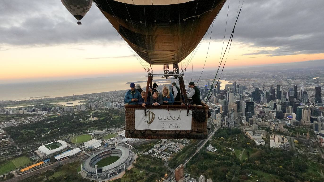Take a hot air balloon over Melbourne with Global Ballooning